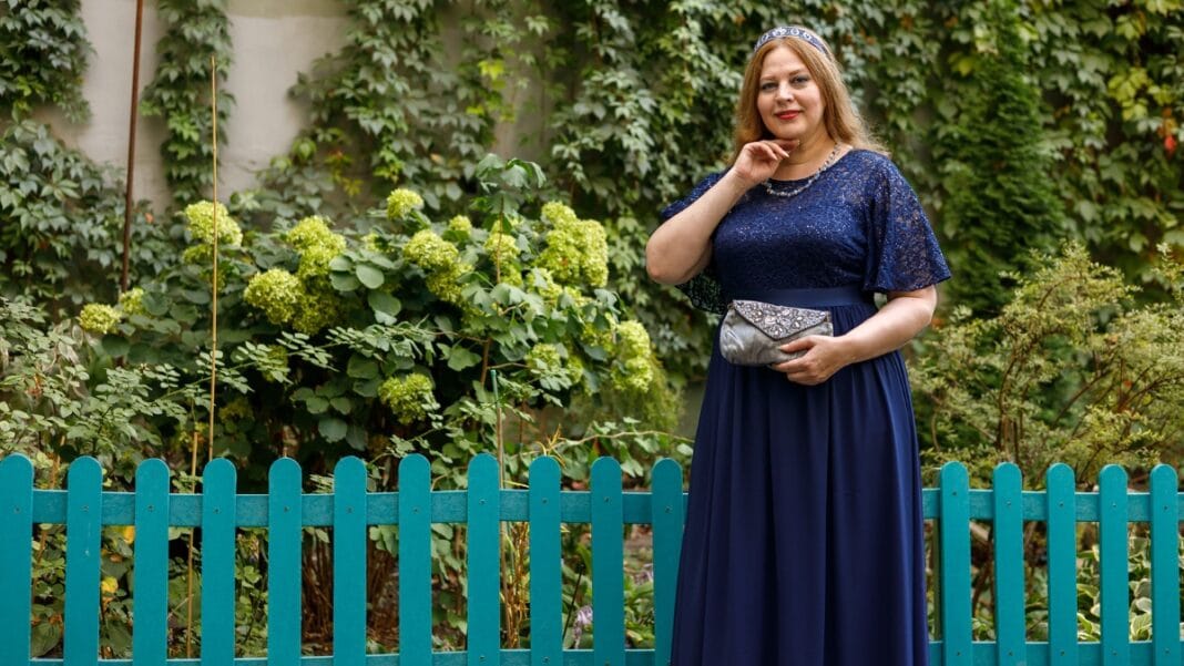 Blue Plus Size Clothing: Fashion Tips for Bold & Confident Looks